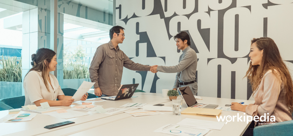 5 Ways to Be a Better Leader Even If You Are Not a Manager | Workipedia ...